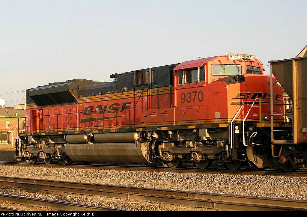 BNSF 9370